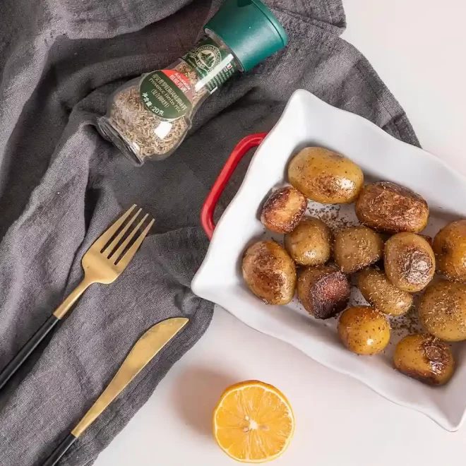 Custom Red Ceramic Baking Pan Set In Bulk with Wavy Edges